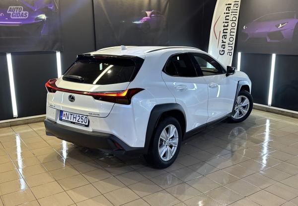 Balts Lexus UX 250h 2022 Avižieniai, ar dzinēja tilpumu 2.00 L un nobraukumu 62 tūkst. km par 27250 €, foto 3 vietnē AUTOMOTO.COM.LV