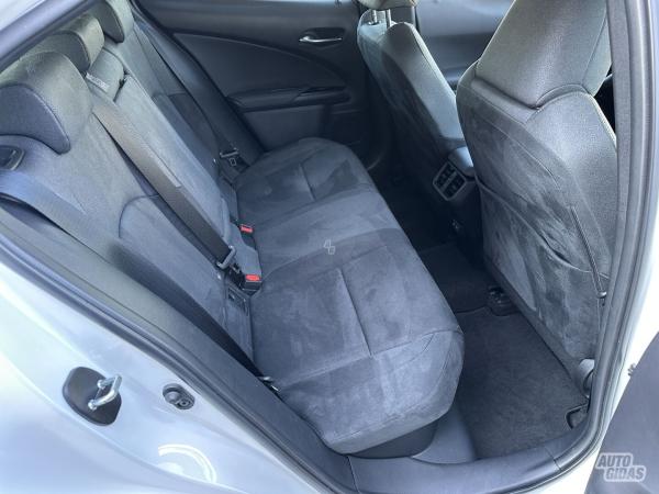 Balts Lexus UX 250h 2022 Avižieniai, ar dzinēja tilpumu 2.00 L un nobraukumu 62 tūkst. km par 27250 €, foto 6 vietnē AUTOMOTO.COM.LV