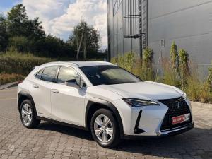 White Lexus UX 250h 2022 in Vilnius, with an engine capacity of 1.99 L and mileage of 104 thousand km for 24300 €, photo 4 on AUTOMOTO.COM.LV