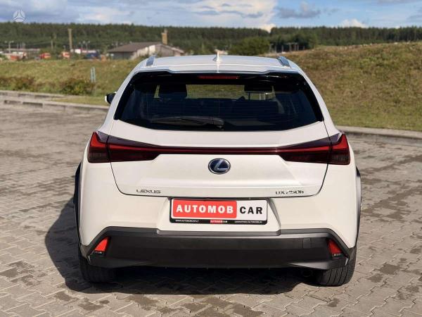 Balts Lexus UX 250h 2022 Viļņa, ar dzinēja tilpumu 1.99 L un nobraukumu 104 tūkst. km par 24300 €, foto 6 vietnē AUTOMOTO.COM.LV