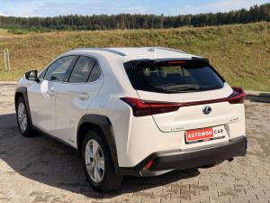 White Lexus UX 250h 2022 in Vilnius, with an engine capacity of 1.99 L and mileage of 104 thousand km for 24300 €, photo 8 on AUTOMOTO.COM.LV
