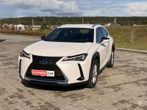 White Lexus UX 250h 2022 in Vilnius, with an engine capacity of 1.99 L and mileage of 104 thousand km for 24300 €, photo 10 on AUTOMOTO.COM.LV