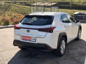 White Lexus UX 250h 2022 in Vilnius, with an engine capacity of 1.99 L and mileage of 104 thousand km for 24300 €, photo 14 on AUTOMOTO.COM.LV