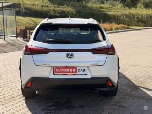 White Lexus UX 250h 2022 in Vilnius, with an engine capacity of 1.99 L and mileage of 104 thousand km for 24300 €, photo 15 on AUTOMOTO.COM.LV