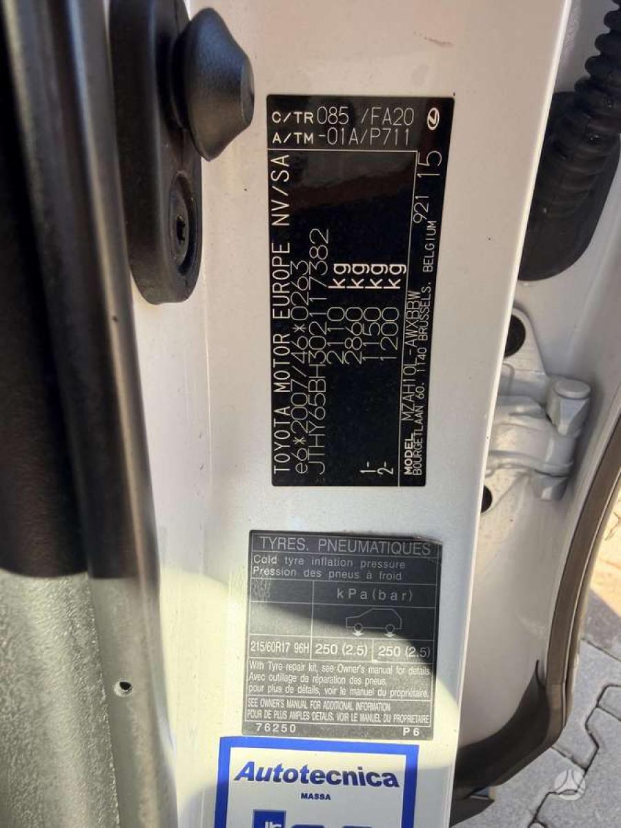 White Lexus UX 250h 2022 in Vilnius, with an engine capacity of 1.99 L and mileage of 104 thousand km for 24300 €, photo 19 on AUTOMOTO.COM.LV