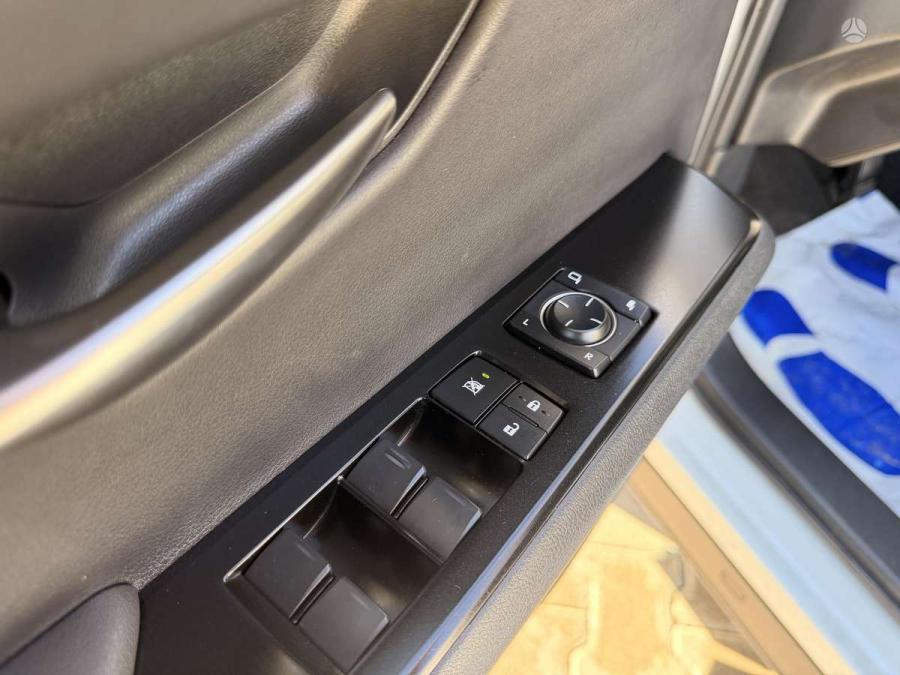 White Lexus UX 250h 2022 in Vilnius, with an engine capacity of 1.99 L and mileage of 104 thousand km for 24300 €, photo 20 on AUTOMOTO.COM.LV