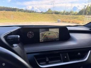 White Lexus UX 250h 2022 in Vilnius, with an engine capacity of 1.99 L and mileage of 104 thousand km for 24300 €, photo 21 on AUTOMOTO.COM.LV