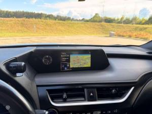 White Lexus UX 250h 2022 in Vilnius, with an engine capacity of 1.99 L and mileage of 104 thousand km for 24300 €, photo 22 on AUTOMOTO.COM.LV