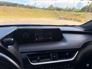White Lexus UX 250h 2022 in Vilnius, with an engine capacity of 1.99 L and mileage of 104 thousand km for 24300 €, photo 23 on AUTOMOTO.COM.LV
