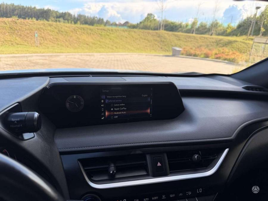 White Lexus UX 250h 2022 in Vilnius, with an engine capacity of 1.99 L and mileage of 104 thousand km for 24300 €, photo 23 on AUTOMOTO.COM.LV
