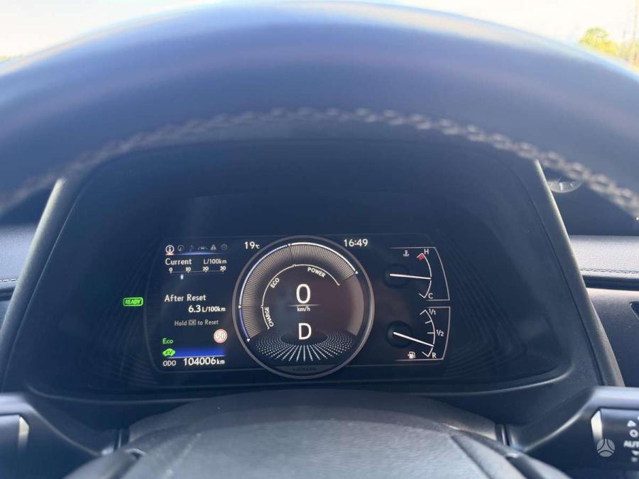White Lexus UX 250h 2022 in Vilnius, with an engine capacity of 1.99 L and mileage of 104 thousand km for 24300 €, photo 25 on AUTOMOTO.COM.LV