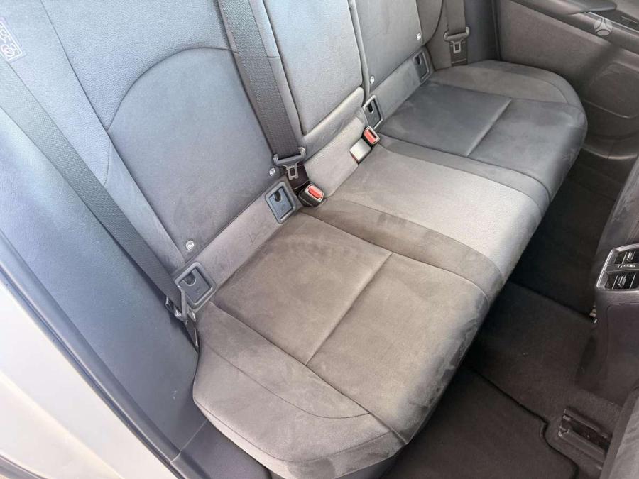 White Lexus UX 250h 2022 in Vilnius, with an engine capacity of 1.99 L and mileage of 104 thousand km for 24300 €, photo 35 on AUTOMOTO.COM.LV