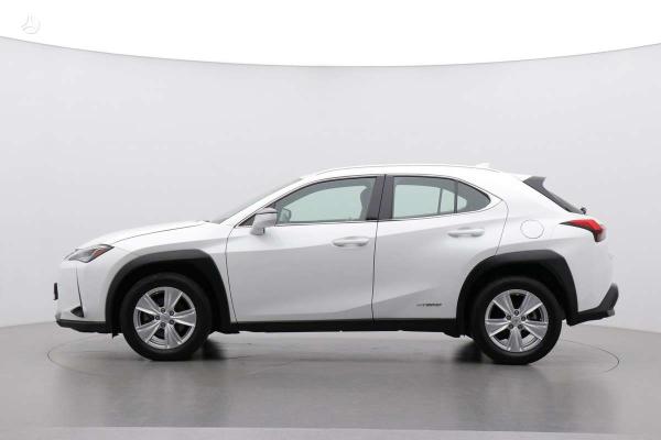 White Lexus UX 250h 2022 in Vilnius, with an engine capacity of 1.99 L and mileage of 44 thousand km for 26900 €, photo 3 on AUTOMOTO.COM.LV