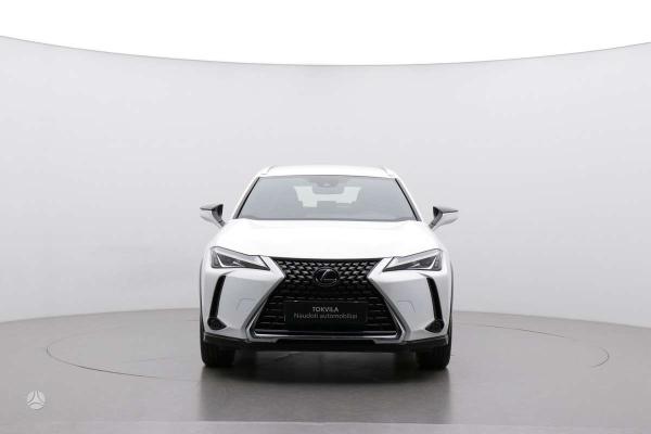 White Lexus UX 250h 2022 in Vilnius, with an engine capacity of 1.99 L and mileage of 44 thousand km for 26900 €, photo 5 on AUTOMOTO.COM.LV