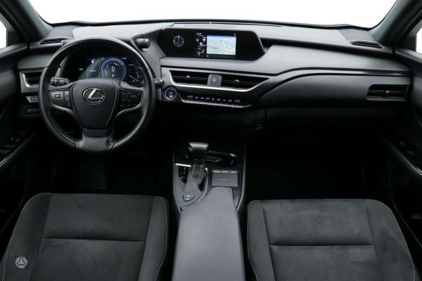 White Lexus UX 250h 2022 in Vilnius, with an engine capacity of 1.99 L and mileage of 44 thousand km for 26900 €, photo 6 on AUTOMOTO.COM.LV