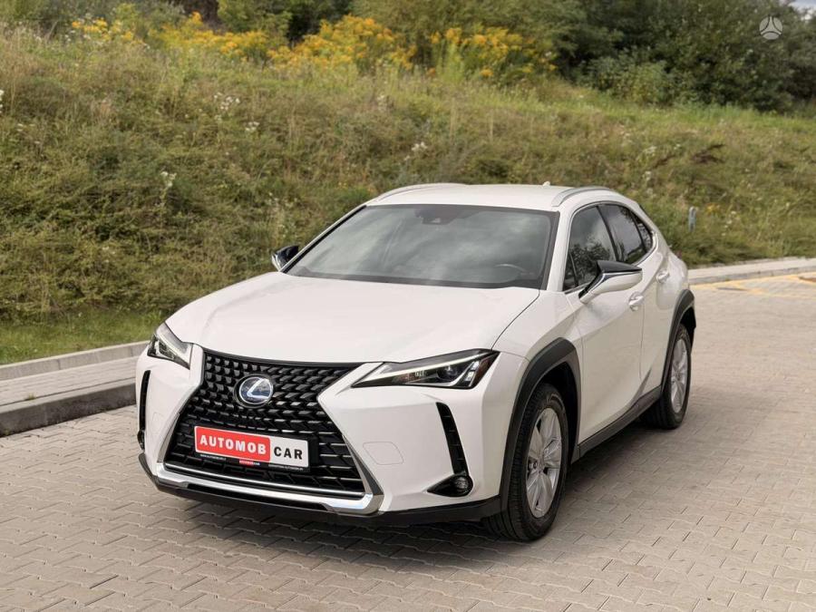 Белый Лексус UX 250h 2022 в Вильнюс, объемом двигателя 1.99 л и пробегом 53 тыс. км за 25900 €, фото 1 на AUTOMOTO.COM.LV