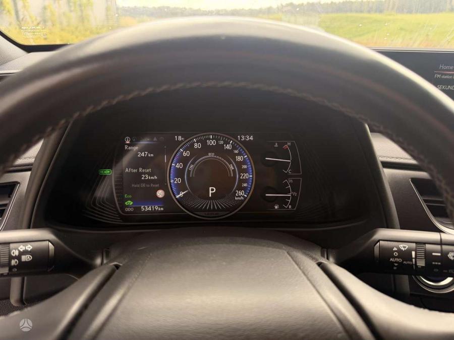 Белый Лексус UX 250h 2022 в Вильнюс, объемом двигателя 1.99 л и пробегом 53 тыс. км за 25900 €, фото 25 на AUTOMOTO.COM.LV