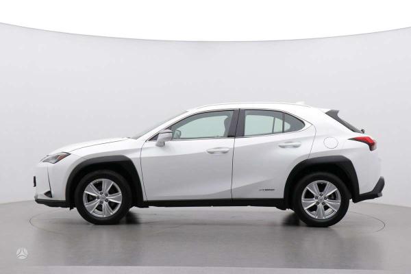 White Lexus UX 250h 2022 in Vilnius, with an engine capacity of 1.99 L and mileage of 44 thousand km for 25900 €, photo 4 on AUTOMOTO.COM.LV