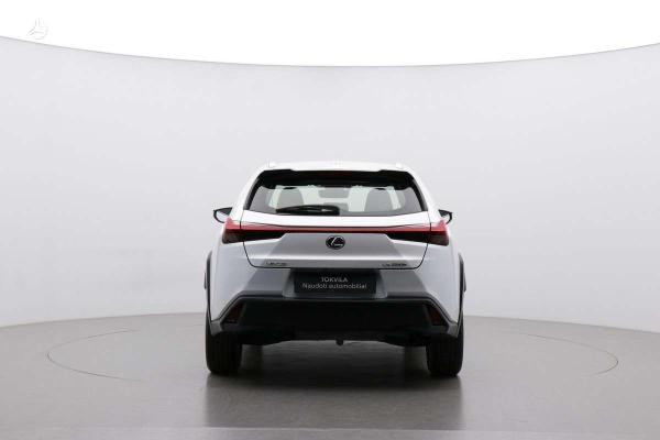 White Lexus UX 250h 2022 in Vilnius, with an engine capacity of 1.99 L and mileage of 44 thousand km for 25900 €, photo 5 on AUTOMOTO.COM.LV
