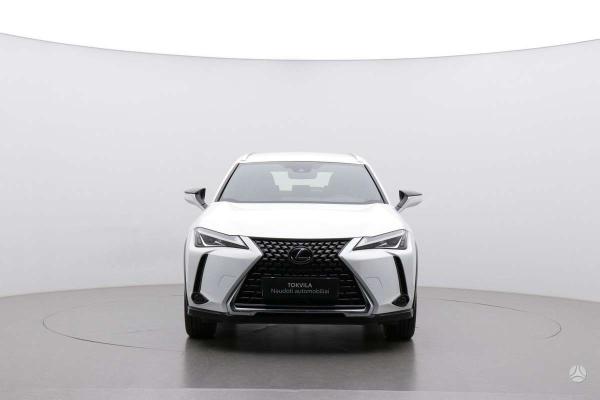 White Lexus UX 250h 2022 in Vilnius, with an engine capacity of 1.99 L and mileage of 44 thousand km for 25900 €, photo 6 on AUTOMOTO.COM.LV