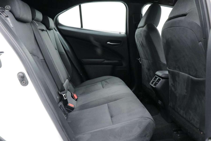 Balts Lexus UX 250h 2022 Viļņa, ar dzinēja tilpumu 1.99 L un nobraukumu 44 tūkst. km par 25900 €, foto 10 vietnē AUTOMOTO.COM.LV