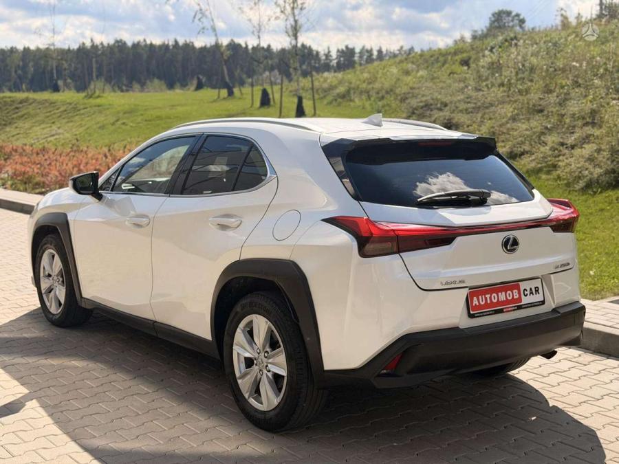 Balts Lexus UX 250h 2022 Viļņa, ar dzinēja tilpumu 1.99 L un nobraukumu 53 tūkst. km par 26500 €, foto 8 vietnē AUTOMOTO.COM.LV