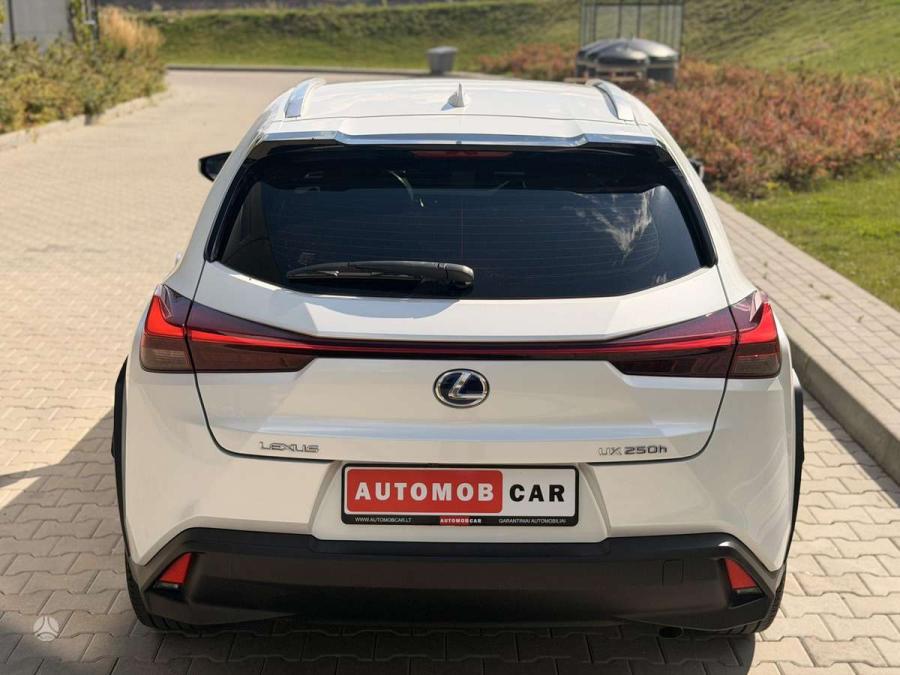 Balts Lexus UX 250h 2022 Viļņa, ar dzinēja tilpumu 1.99 L un nobraukumu 53 tūkst. km par 26500 €, foto 9 vietnē AUTOMOTO.COM.LV