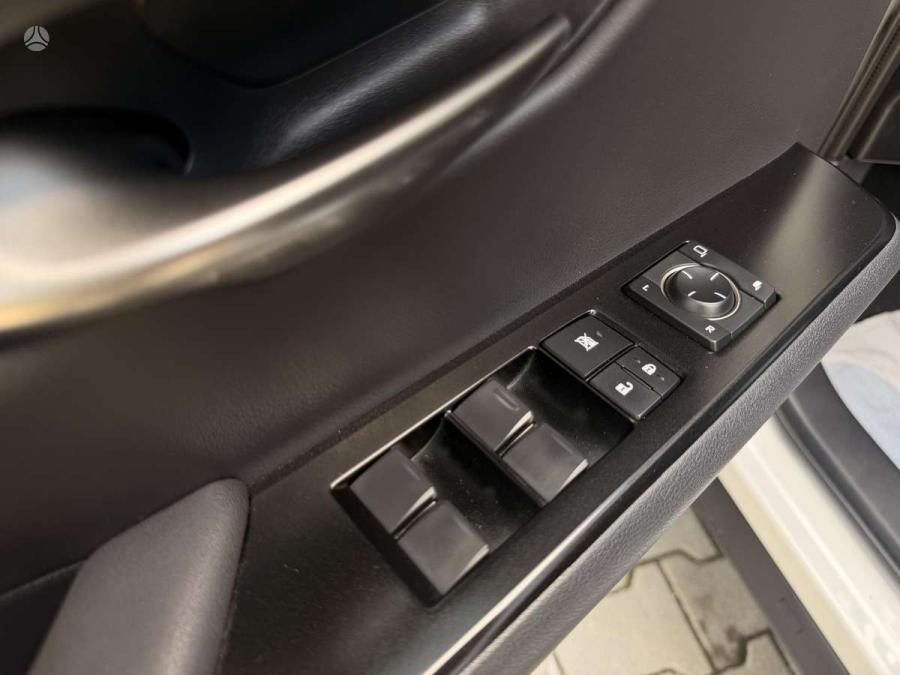 Balts Lexus UX 250h 2022 Viļņa, ar dzinēja tilpumu 1.99 L un nobraukumu 53 tūkst. km par 26500 €, foto 13 vietnē AUTOMOTO.COM.LV