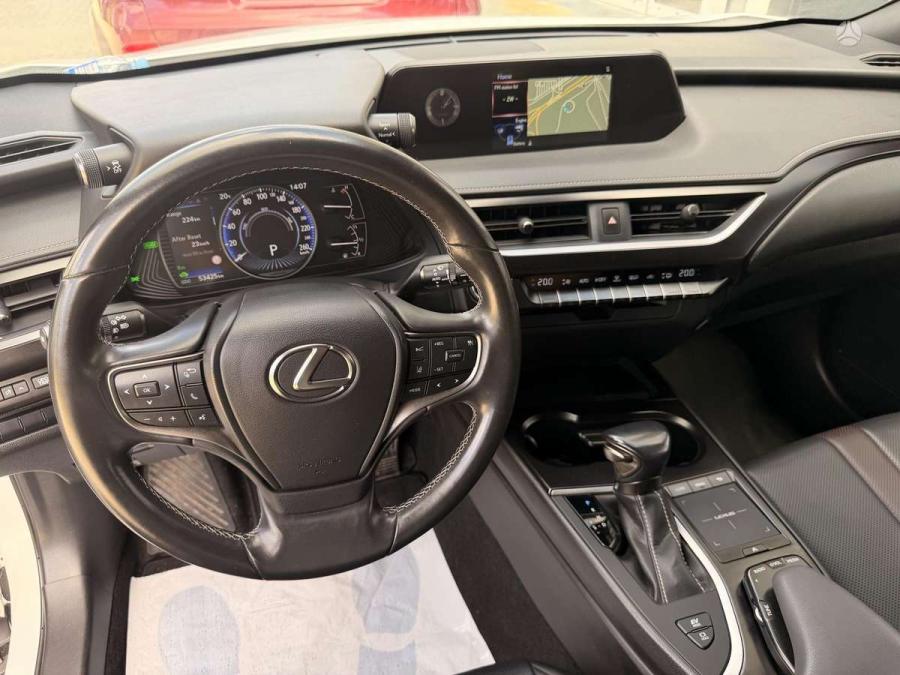 Balts Lexus UX 250h 2022 Viļņa, ar dzinēja tilpumu 1.99 L un nobraukumu 53 tūkst. km par 26500 €, foto 27 vietnē AUTOMOTO.COM.LV