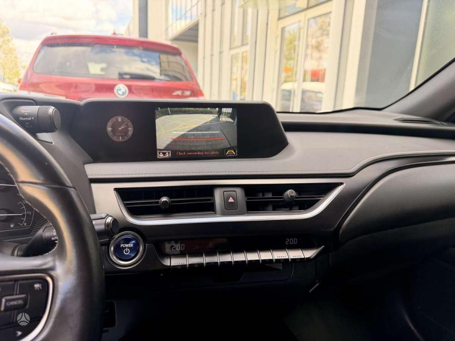 Balts Lexus UX 250h 2022 Viļņa, ar dzinēja tilpumu 1.99 L un nobraukumu 53 tūkst. km par 26500 €, foto 33 vietnē AUTOMOTO.COM.LV