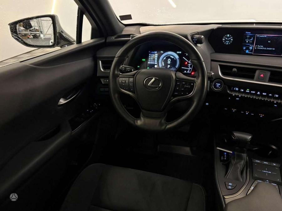 Белый Лексус UX 250h 2022 в Мариямполе, объемом двигателя 1.99 л и пробегом 52 тыс. км за 24999 €, фото 19 на AUTOMOTO.COM.LV