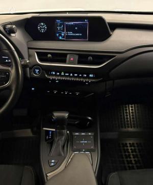 Белый Лексус UX 250h 2022 в Мариямполе, объемом двигателя 1.99 л и пробегом 52 тыс. км за 24999 €, фото 27 на AUTOMOTO.COM.LV