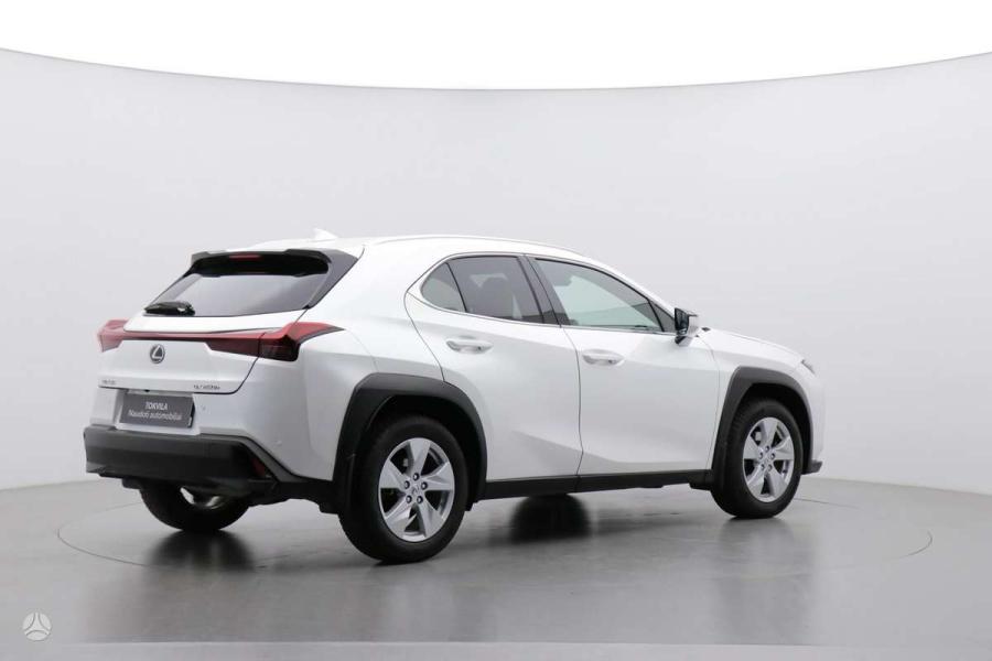 White Lexus UX 250h 2023 in Vilnius, with an engine capacity of 1.99 L and mileage of 36 thousand km for 27900 €, photo 2 on AUTOMOTO.COM.LV