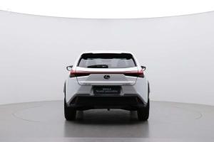 White Lexus UX 250h 2023 in Vilnius, with an engine capacity of 1.99 L and mileage of 36 thousand km for 27900 €, photo 4 on AUTOMOTO.COM.LV