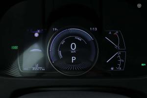 White Lexus UX 250h 2023 in Vilnius, with an engine capacity of 1.99 L and mileage of 36 thousand km for 27900 €, photo 13 on AUTOMOTO.COM.LV