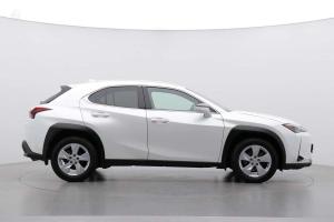 White Lexus UX 250h 2023 in Vilnius, with an engine capacity of 1.99 L and mileage of 36 thousand km for 27900 €, photo 16 on AUTOMOTO.COM.LV
