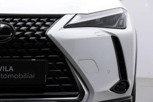 White Lexus UX 250h 2023 in Vilnius, with an engine capacity of 1.99 L and mileage of 36 thousand km for 27900 €, photo 19 on AUTOMOTO.COM.LV