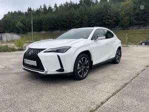 White Lexus UX 250h 2023 in Vilnius, with an engine capacity of 1.99 L and mileage of 17 thousand km for 31500 €, photo  on AUTOMOTO.COM.LV