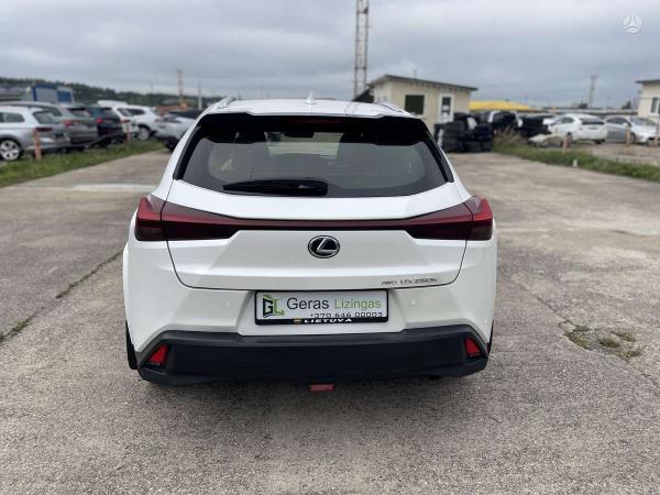 Balts Lexus UX 250h 2023 Viļņa, ar dzinēja tilpumu 1.99 L un nobraukumu 17 tūkst. km par 31500 €, foto 6 vietnē AUTOMOTO.COM.LV