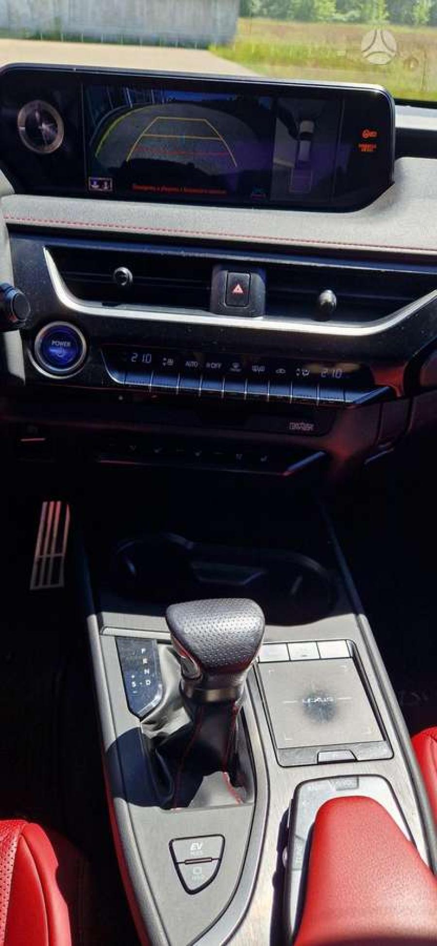 White Lexus UX 250h 2020 in Vilnius, with an engine capacity of 2.00 L and mileage of 230 thousand km for 18600 €, photo 14 on AUTOMOTO.COM.LV