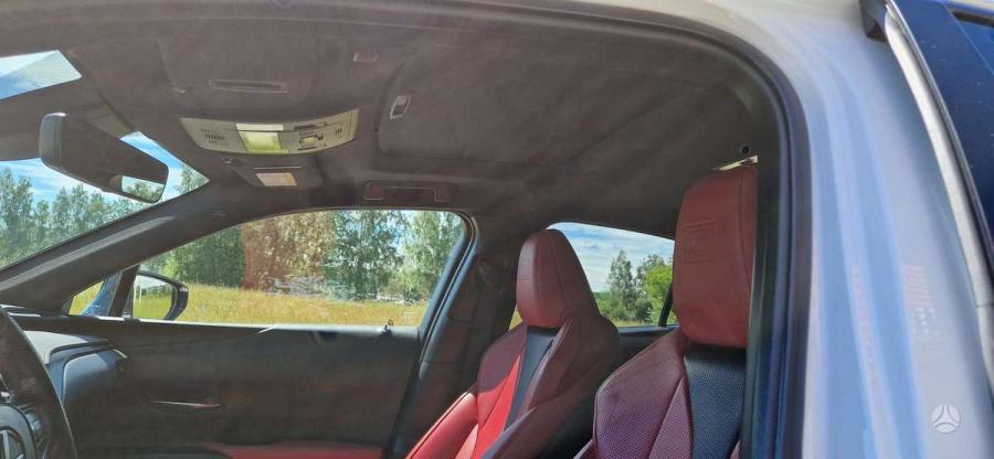 White Lexus UX 250h 2020 in Vilnius, with an engine capacity of 2.00 L and mileage of 230 thousand km for 18600 €, photo 17 on AUTOMOTO.COM.LV