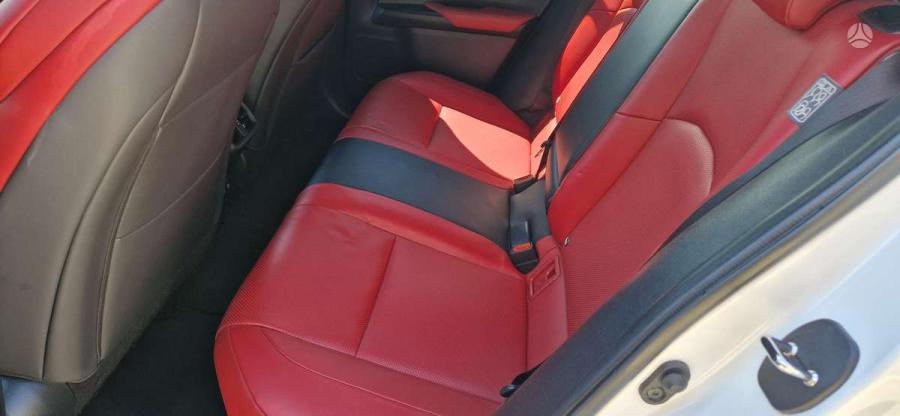White Lexus UX 250h 2020 in Vilnius, with an engine capacity of 2.00 L and mileage of 230 thousand km for 18600 €, photo 20 on AUTOMOTO.COM.LV