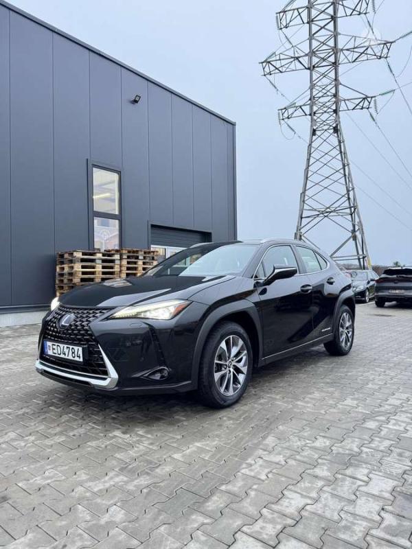 Black Lexus UX 300e 2022 in Vilnius, with an engine capacity of 0.00 L and mileage of 65 thousand km for 23600 €, photo 3 on AUTOMOTO.COM.LV
