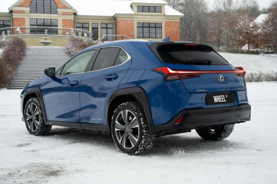 Zils Lexus UX 300e 2022 Viļņa, ar dzinēja tilpumu 0.00 L un nobraukumu 26 tūkst. km par 22900 €, foto 3 vietnē AUTOMOTO.COM.LV
