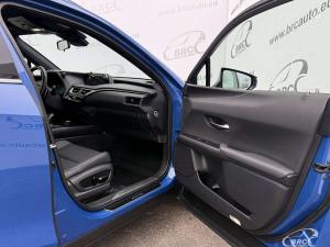 Zils Lexus UX 300e 2022 Klaipėda, ar dzinēja tilpumu 0.00 L un nobraukumu 34 tūkst. km par 24900 €, foto 8 vietnē AUTOMOTO.COM.LV