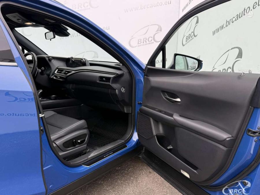 Zils Lexus UX 300e 2022 Klaipėda, ar dzinēja tilpumu 0.00 L un nobraukumu 34 tūkst. km par 24900 €, foto 8 vietnē AUTOMOTO.COM.LV