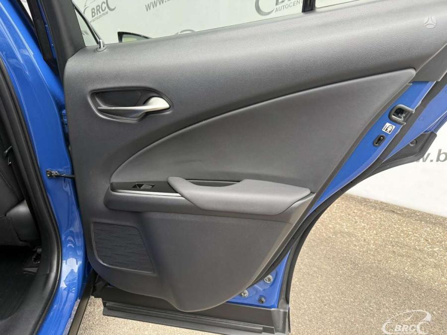 Zils Lexus UX 300e 2022 Klaipėda, ar dzinēja tilpumu 0.00 L un nobraukumu 34 tūkst. km par 24900 €, foto 12 vietnē AUTOMOTO.COM.LV