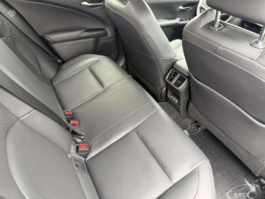 Zils Lexus UX 300e 2022 Klaipėda, ar dzinēja tilpumu 0.00 L un nobraukumu 34 tūkst. km par 24900 €, foto 14 vietnē AUTOMOTO.COM.LV