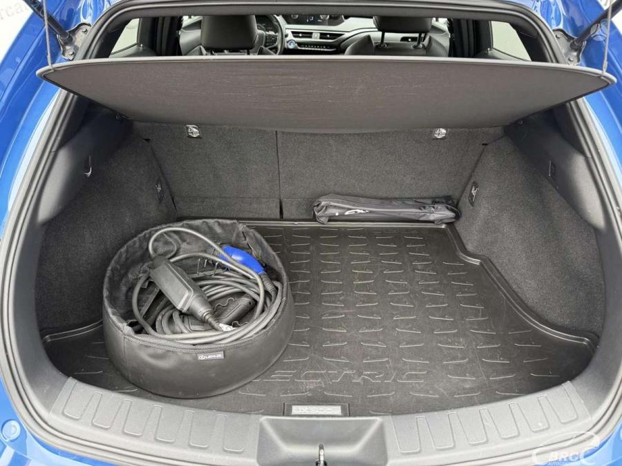 Zils Lexus UX 300e 2022 Klaipėda, ar dzinēja tilpumu 0.00 L un nobraukumu 34 tūkst. km par 24900 €, foto 15 vietnē AUTOMOTO.COM.LV