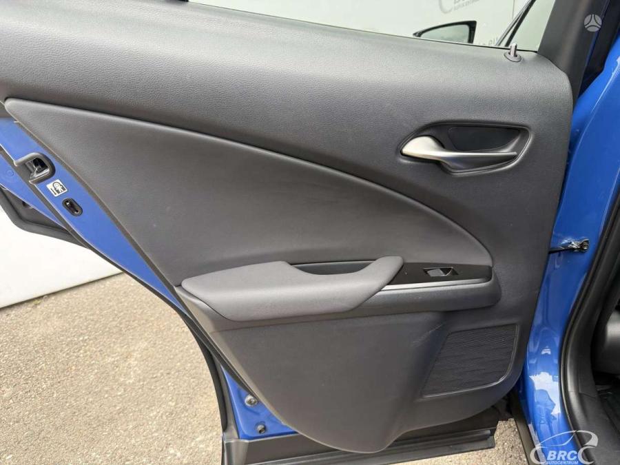 Zils Lexus UX 300e 2022 Klaipėda, ar dzinēja tilpumu 0.00 L un nobraukumu 34 tūkst. km par 24900 €, foto 16 vietnē AUTOMOTO.COM.LV